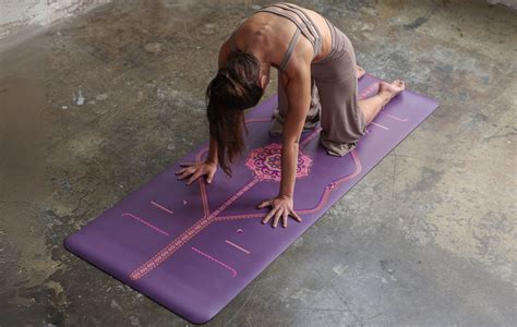 How To Do Cat Cow Stretches Marjaryasana Bitilasana 3 Ways Liforme