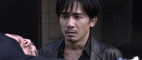 中美两版无间道最经典的一场戏中梁朝伟和小李子你更喜欢谁？