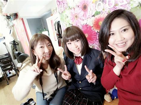 47歳？48歳？、ﾘﾘｼﾞｮ《女装子》の女子高生変身！！ 整形メイク・女装男装 変身サロン Zoom