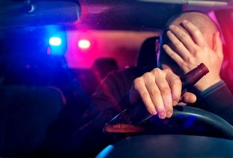 Заловиха почерпен мъж зад волана във Враца