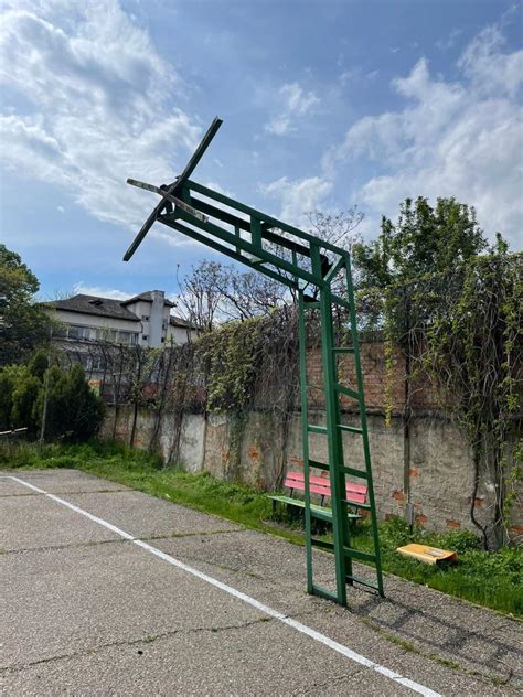 Facilități sportive mai bune pentru elevii de la două școli gimnaziale din Timișoara