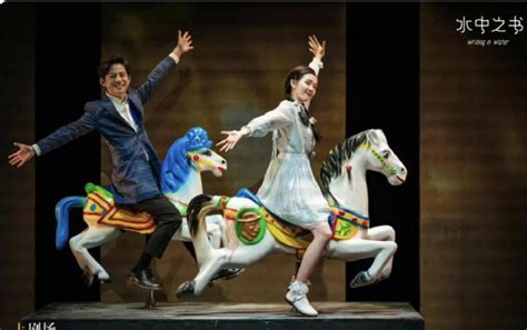 何炅和黄多多一起下班，19岁黄多多明星味儿十足，人群中美得有壁