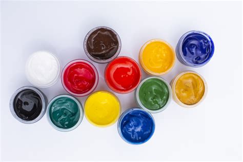 アクリル絵の具の落とし方時間がたったパレット（プラスチック）や床・壁・手肌・洋服に付いた汚れをオキシクリーン・除光液で簡単に落とす方法