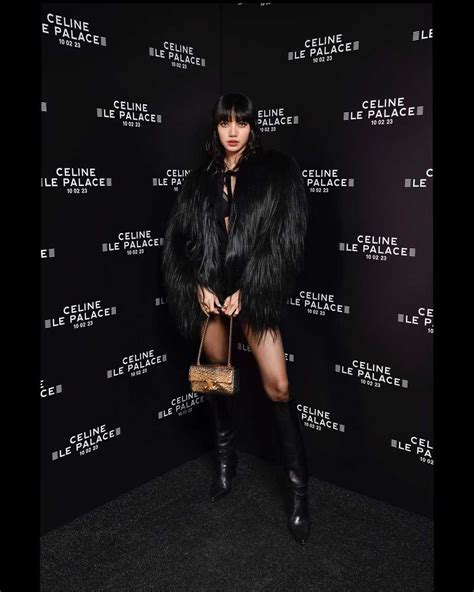 Blackpink・リサ、モードなブラックコーデで美脚際立つ！クールビューティーな女神降臨 Okmusic