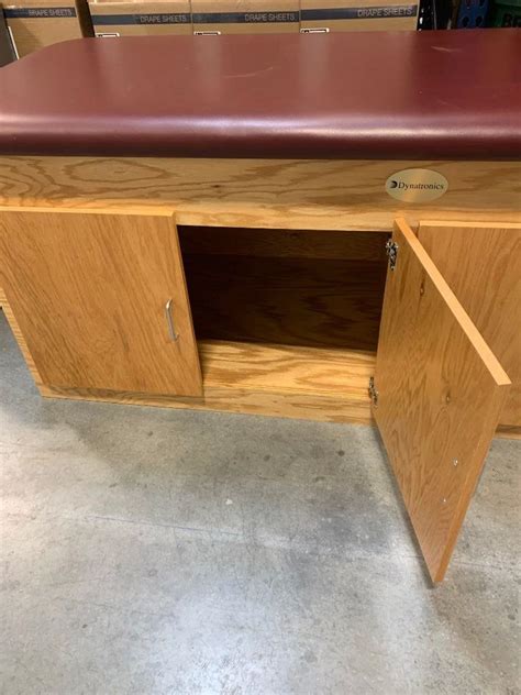 Dynatronics Treatment Table Auction 10383