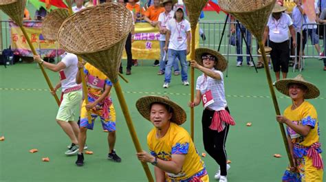 Hong Kong Celebrates Hungry Ghost Festival
