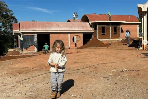 Filha de Ana Maria Braga agradece a mãe por casa sustentável AMAZONAS