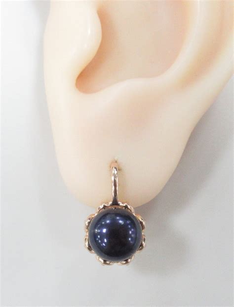 Серебряные серьги с черным жемчугом купить в ювелирном магазине по цене 7685 руб