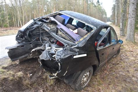 Wypadek na trasie Pisz Wiartel Młody Kierowca w szpitalu po zderzeniu