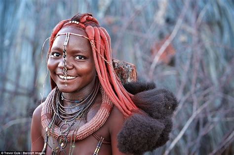 Namibias Himba Tribe Pictured In Stunning Images Daily Mail Online