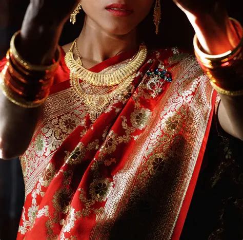 Best And Authentic Banarasi Saree Shop In Varanasi