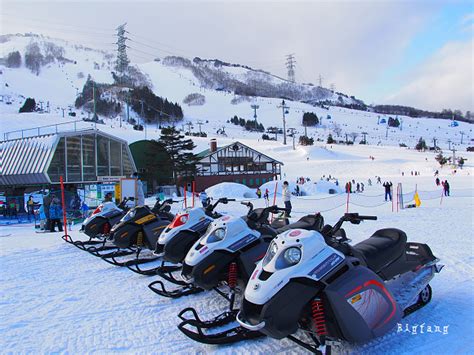 日本新潟縣 苗場滑雪場 最漂亮的滑雪場、搭最長纜車滑雪、騎雪上摩托車去～樂活的大方旅行玩樂學～