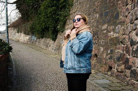 How To Create Blurred Backgrounds For Portraits Learn Photography By Zoner Studio
