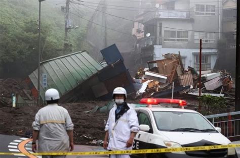 Tragedia en Japón brutal avalancha de tierra deja decenas de personas