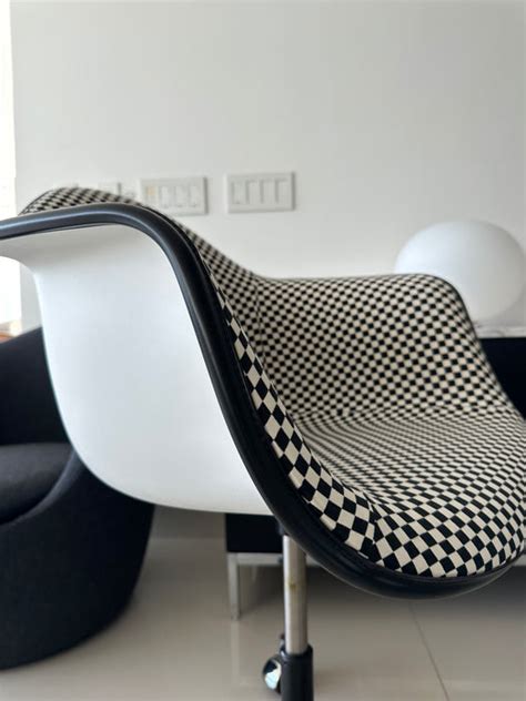 Poltrona Eames Shell Task Herman Miller — Bossanossacasa