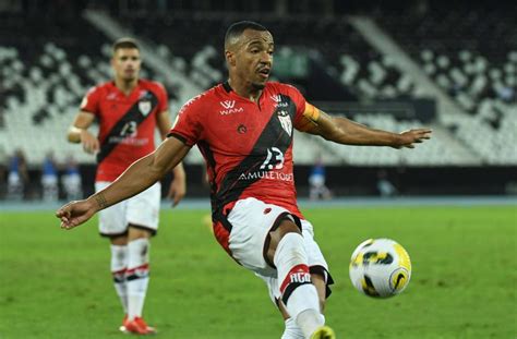 Botafogo contrata o volante Marlon Freitas ex Atlético GO