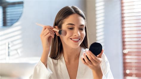 How To Prevent The Cakey Makeup Look