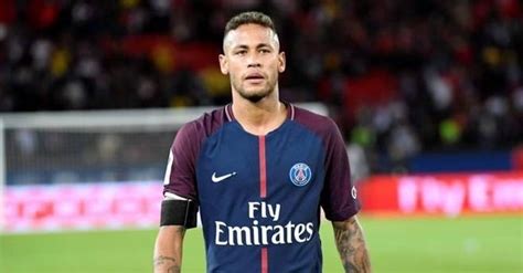 Técnico diz que Neymar está isolado de restante do elenco do PSG A