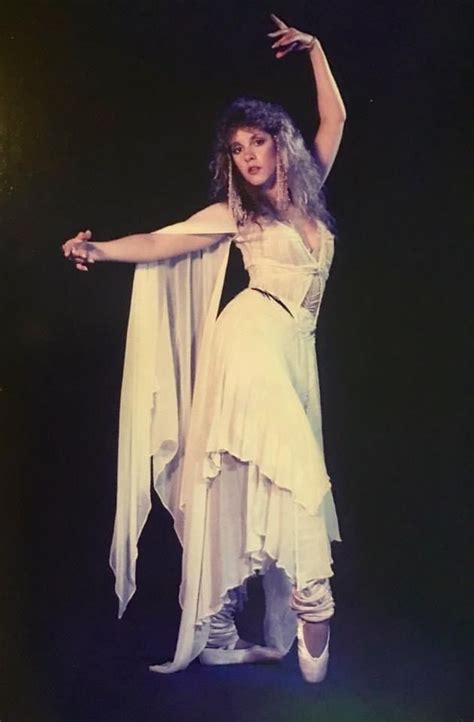 40 Candid Color Photographs Capture A Young And Beautiful Stevie Nicks