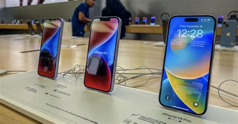 Smartphone Shipments Have Collapsed In Largest Ever Decline Petapixel