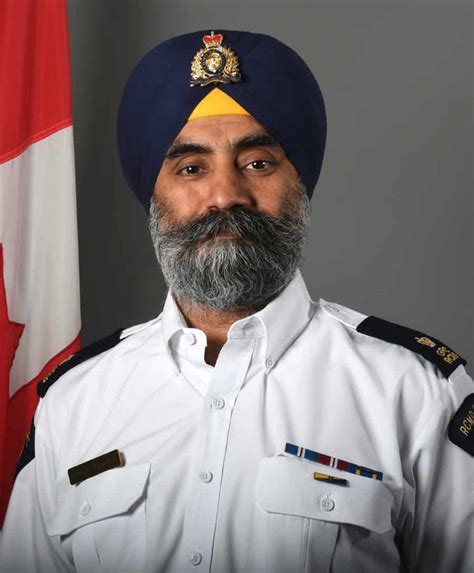 First Officer To Wear A Turban As Part Of Uniform Retires From Rcmp Blue Line