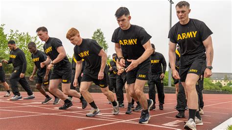 Army Pt Uniform Isnt Going Away But More Options Coming