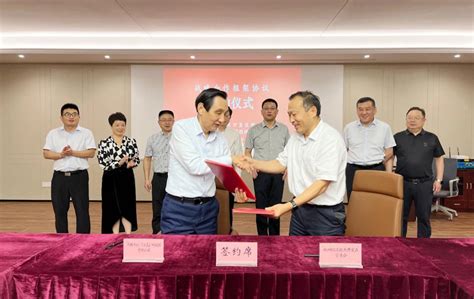 扬州经开区管委会主任朱柏兴一行莅临园区考察调研洽谈合作