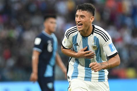 Los Secretos De Alejo Véliz El Goleador De Rosario Central Que Se