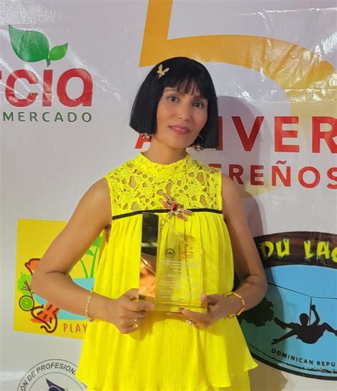 Actriz Nileny Dippton Es Reconocida Por La Asociación De Profesionales De Cabrera Aprodeca