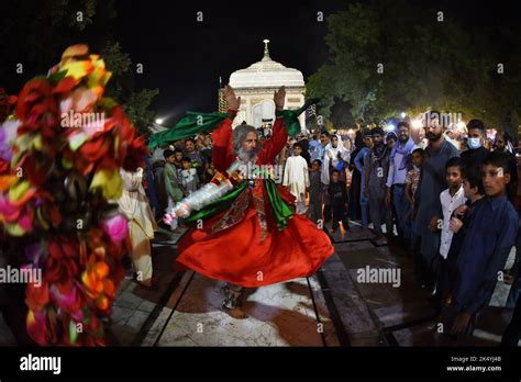 Lahore Punjab Pakistan Th Oct Pakistani Muslim Devotees Light Candles Earthen Oil