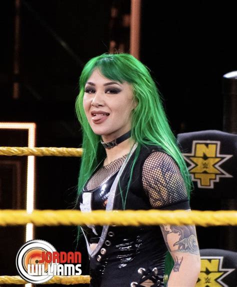 Shotzi Blackheart Wwe Female Wrestlers Wrestling Divas Wwe Girls