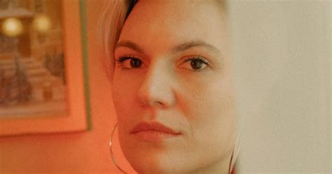 Elena Wolff Im Interview Dreck Blut Und Ungeschönte Realität