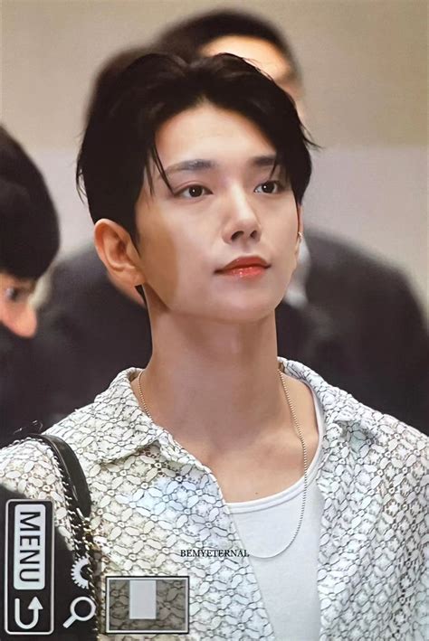Seventeen Community Posts 我姐昂首挺胸的走过去的 主打的就是一个身正不怕影子斜