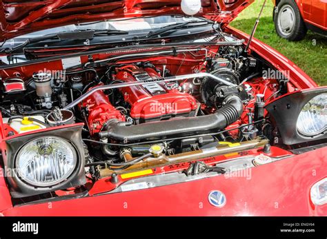 Motorraum Des Mazda Mx 5 Stockfotografie Alamy