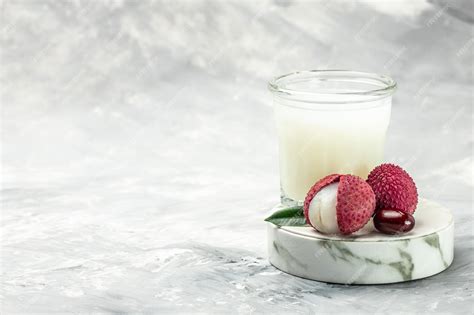 Premium Photo Lychee Juice Lychee Cocktail In Glass And Fresh Fruits
