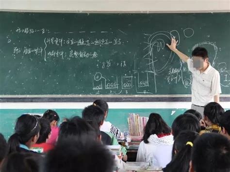 看完欧美直男的性启蒙老师，我毅然清空了硬盘。 知乎
