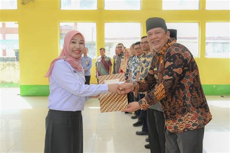 Wali Kota Padang Sidempuan Serahkan Sk Pengangkatan Kepada 220 Pppk