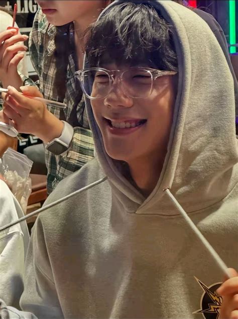 Lee Jun Young Cute Aktor Korea Latihan Kebugaran Paha Pria Tampan