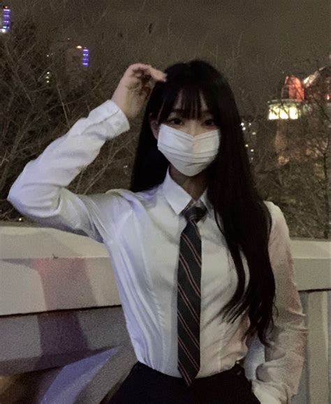 Instagram Post By 강윤아 • Dec 30 2021 At 11 08am Utc 건강한 몸매 청소년 여자 패션 포즈