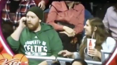 He Ignores His Girlfriend When The Kiss Cam Got To Them What The