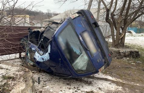 Поблизу Кременчука перекинувся легковик — госпіталізовано двох людей