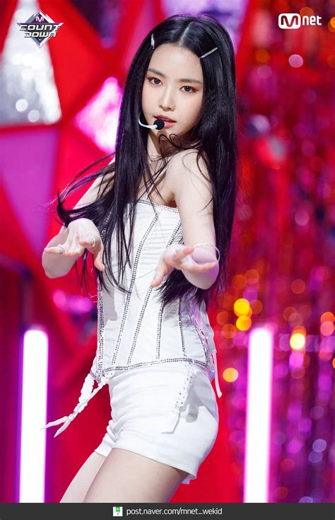 Apink Naeun And Hug Me At M Countdown 190110 Kpopping