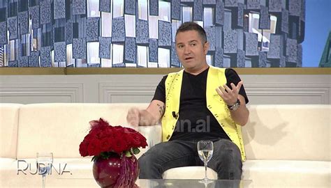 Devis Xherahu Risjell Këngën E Vjetër Shkodrane Është Surprizë Për Nënën Time Tv Klan