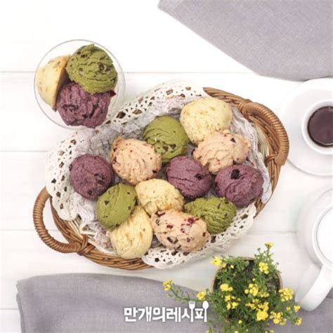 1 버터를 크림화 시킨 후 슈가파우더를 체쳐 넣고 가루가 보이지 않을 때까지만 섞는다※가루를 많이 섞으면 나중에 쿠키가