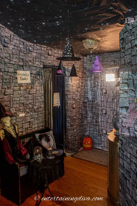14 Spooky Halloween Haunted House Ideas