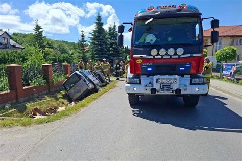 Wypadek w Siedliskach Kierowca fiata wjechał do rowu