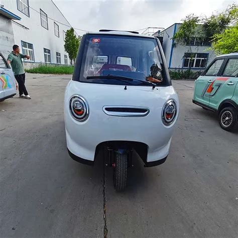 Modern New Enclosed Custom Carrying Electric Passenger Tricycles For