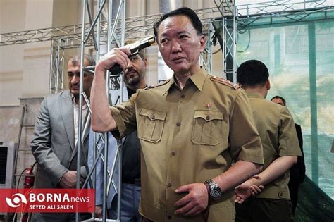 نماینده کره شمالی تپانچه ایرانی را به سمت سر خود گرفت عکس خبرآنلاین