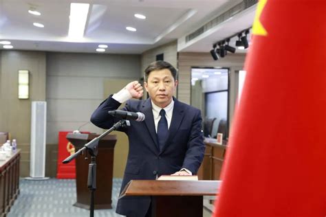 薛侃辞去区长职务，周海鹰任杨浦区副区长、代理区长