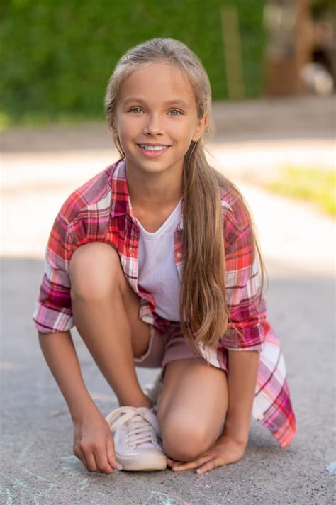 Cute Tween Girl Photos Download Free High Quality Pictures Freepik